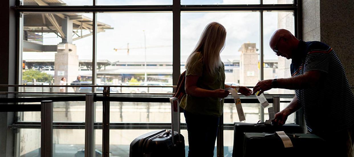 Fake Flight Scam Texts & Identity Theft Targeting Holiday Travelers